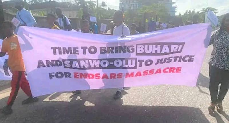 Police Disperse #EndSARS Memorial Protesters With Tear Gas At Lekki ...
