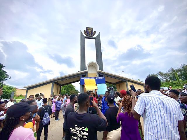 OAU Students Barricade Campus Gate Over Hike In Tuition Fees