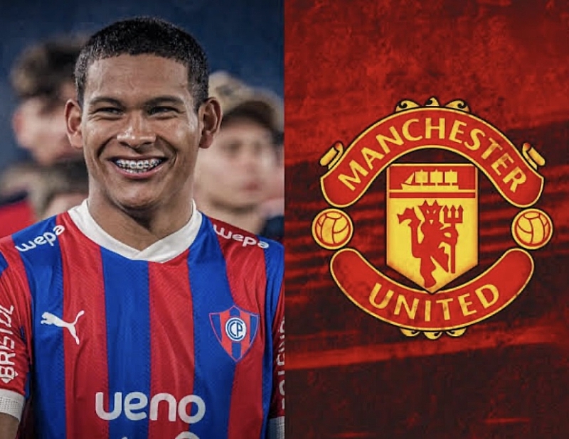 Manchester United's First Signee Arrives at Old Trafford For Medical