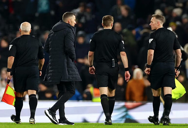 EPL: Wolves manager questions VAR decisions