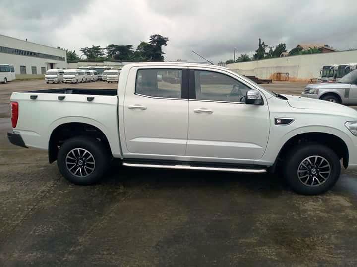 Chief of Army Staff (COAS) Presents 29 Innoson Hlilux Jeep, Range Rover ...