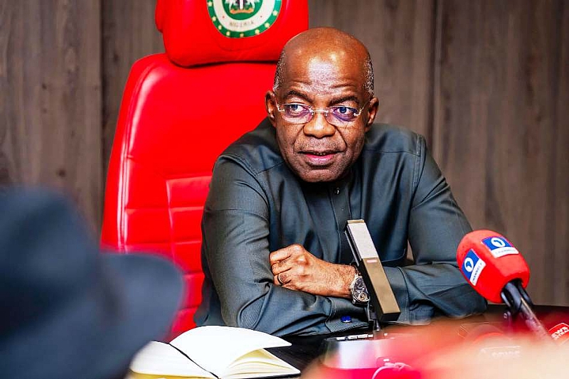 Gov. Otti And ‘Small Shit Wey Dey Spoil White Boxer’