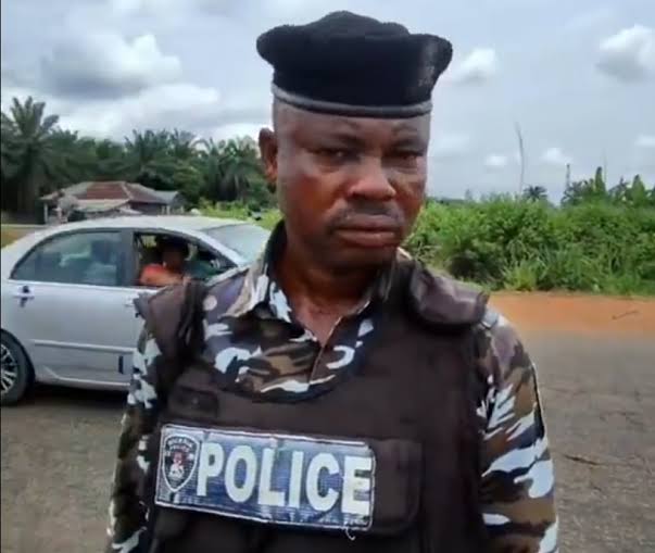 ‘Bring N5,000 Or Five Litres Of Fuel’— Nigerian Police Officer Demands ...