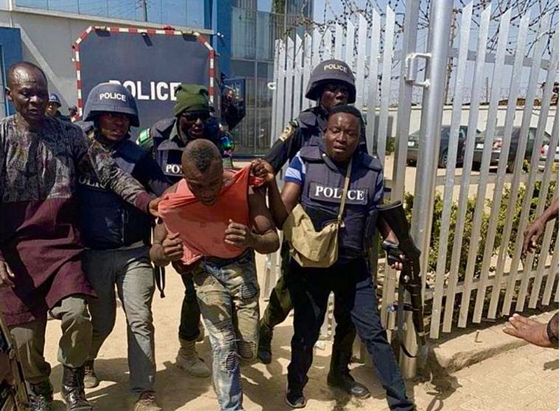 1 Officer, Gang Leader Killed As Police, Military Foil Armed Robbery ...