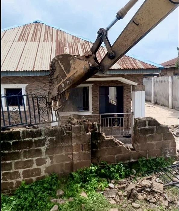 Oyo Govt Demolishes Kidnappers’ Den Where Adelabu’s Sister, Twins Were ...