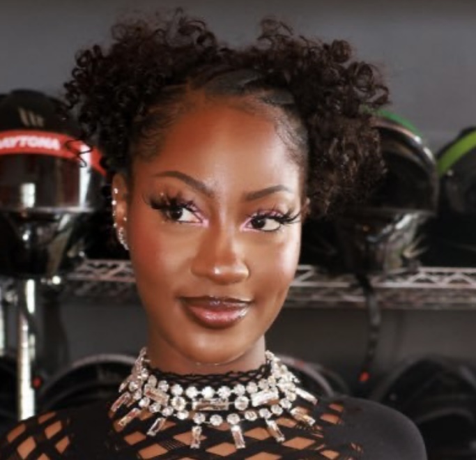 Tems Addresses Rumours Of Being Pregnant For Rapper, Future