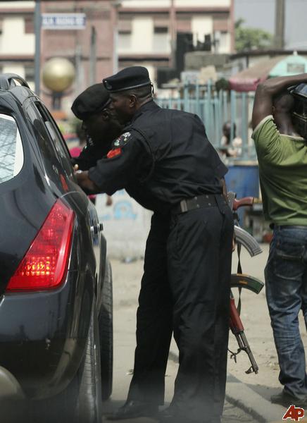 Nigerian Police, bribery, fraud and corruption (PICTURES AND VIDEO)