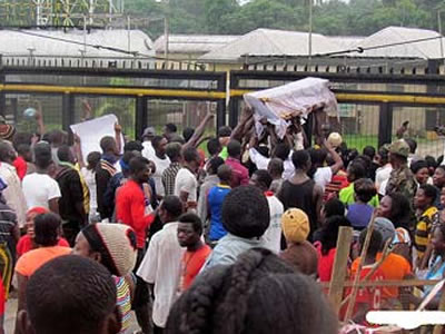 Protesting Women,Youths Shut Down SPDC Operations in Nembe