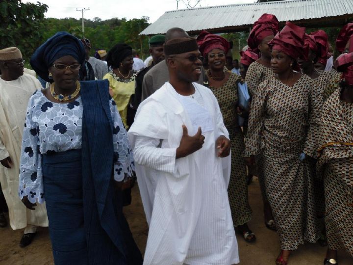 PIX OF ENGR. SEGUN ONI AT THE BURIAL OF EX DEP. GOV. IN-LAW