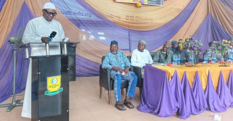 Crescent Student Association Opens Week With Lecture